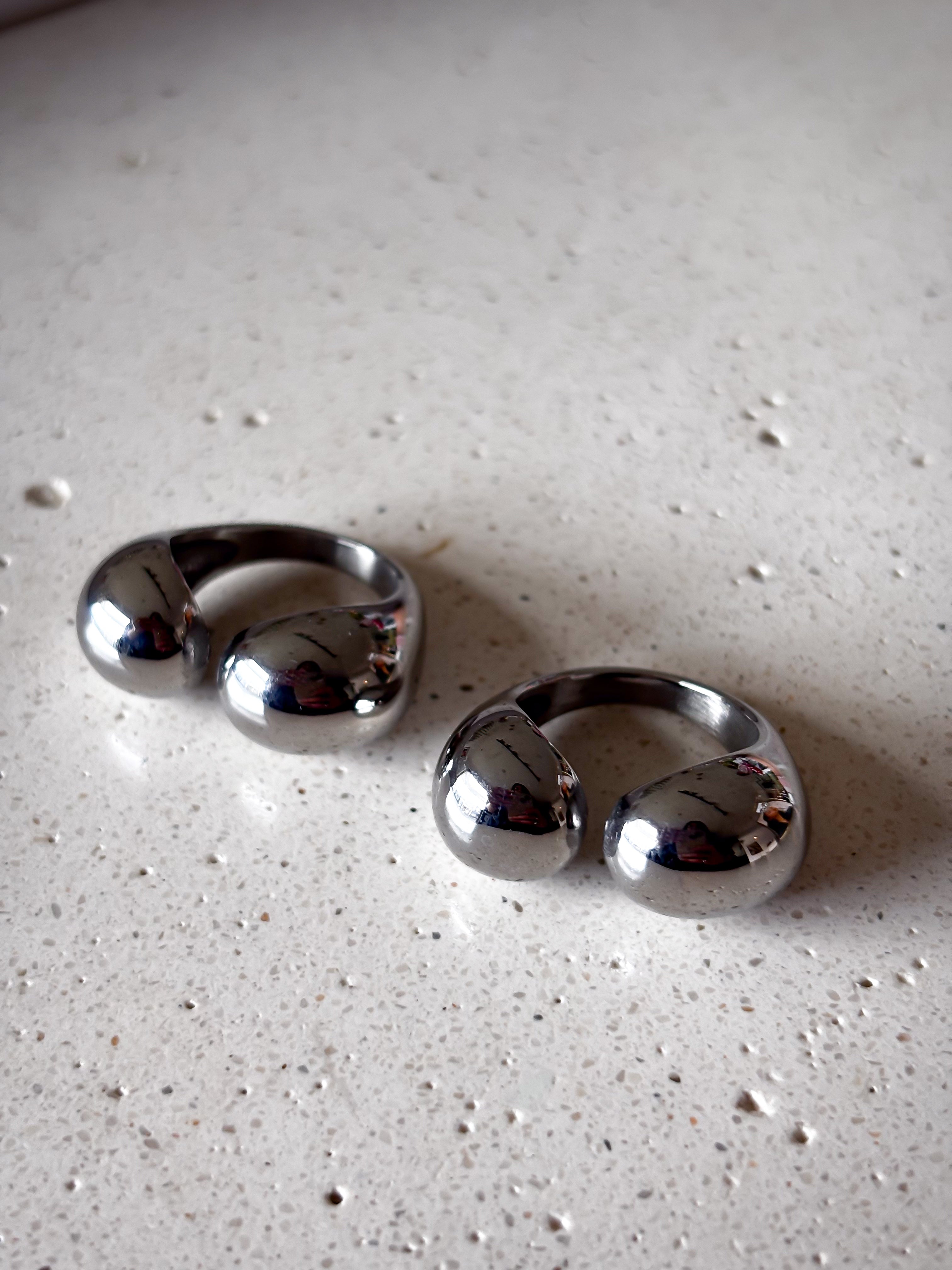 Anillo Chunky Silver Hug – pálida joyería